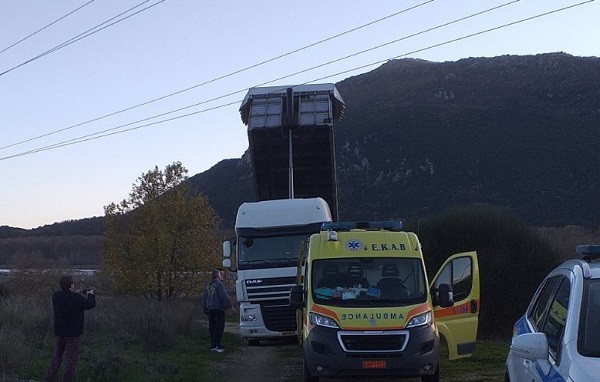 ΤΡΑΓΩΔΙΑ: ΝΕΚΡΟΣ ΑΠΟ ΗΛΕΚΤΡΟΠΛΗΞΙΑ ΟΔΗΓΟΣ ΦΟΡΤΗΓΟΥ - Paidis.com
