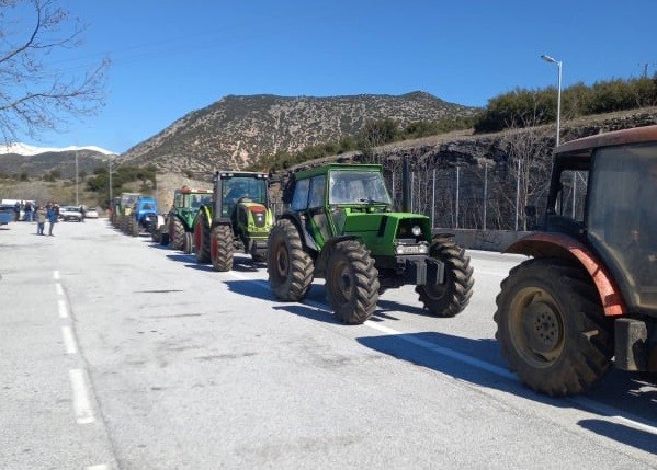 ΑΓΡΟΤΕΣ ΤΩΝ ΔΗΜΩΝ ΕΛΑΣΣΟΝΑΣ ΚΑΙ ΤΥΡΝΑΒΟΥ ΑΠΕΚΛΕΙΣΑΝ ΣΥΜΒΟΛΙΚΑ ΤΗΝ Ε.Ο ...