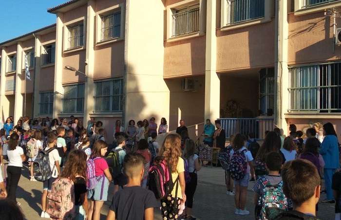 ΕΓΙΝΕ Ο ΑΓΙΑΣΜΟΣ ΣΤΟ 3ο Δ.Σ. ΑΜΠΕΛΩΝΑ - Paidis.com