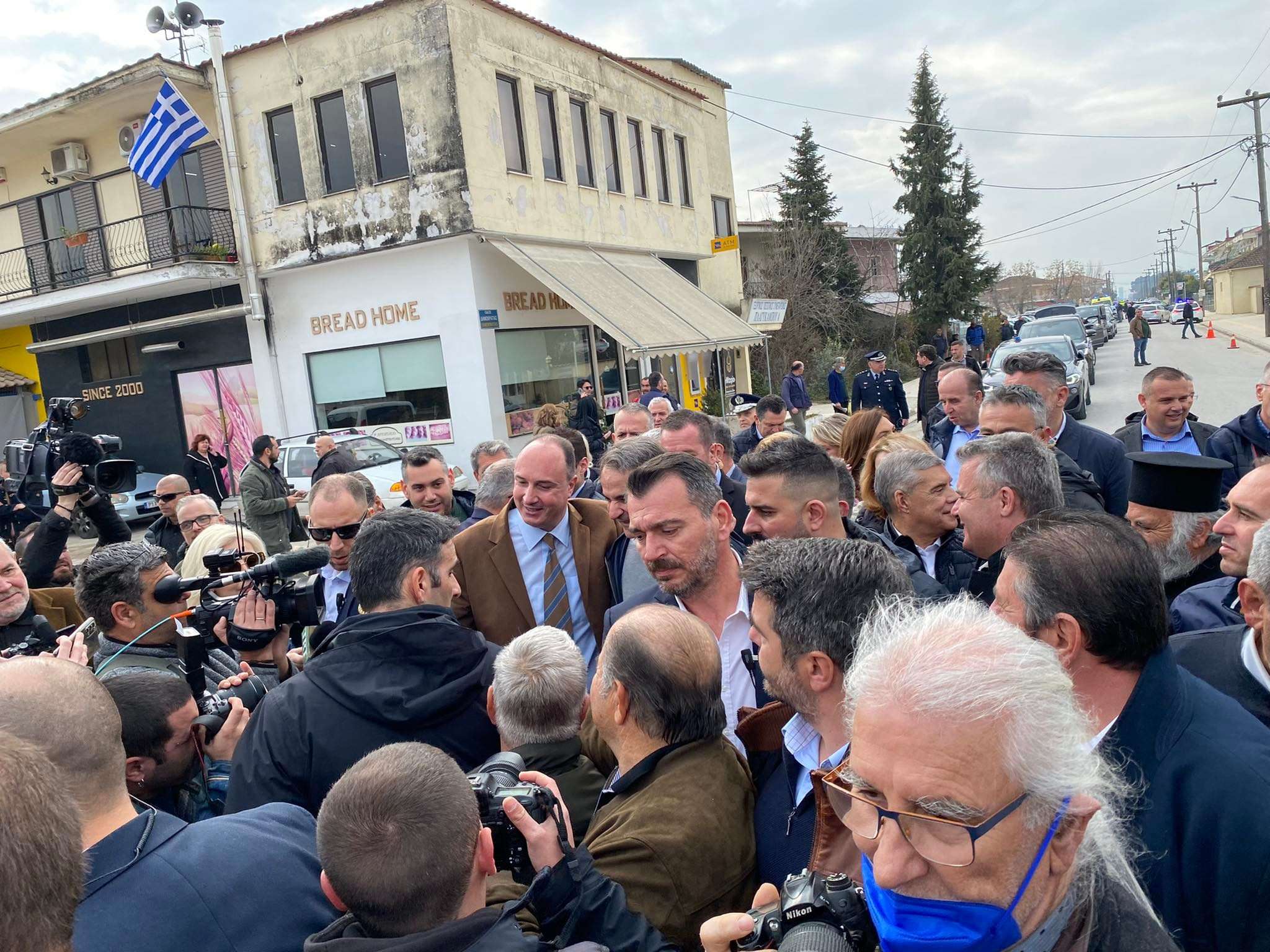 ΜΕ ΑΓΡΟΤΕΣ ΣΤΟΝ ΠΛΑΤΥΚΑΜΠΟ Ο ΚΥΡ. ΜΗΤΣΟΤΑΚΗΣ - LarisaNew