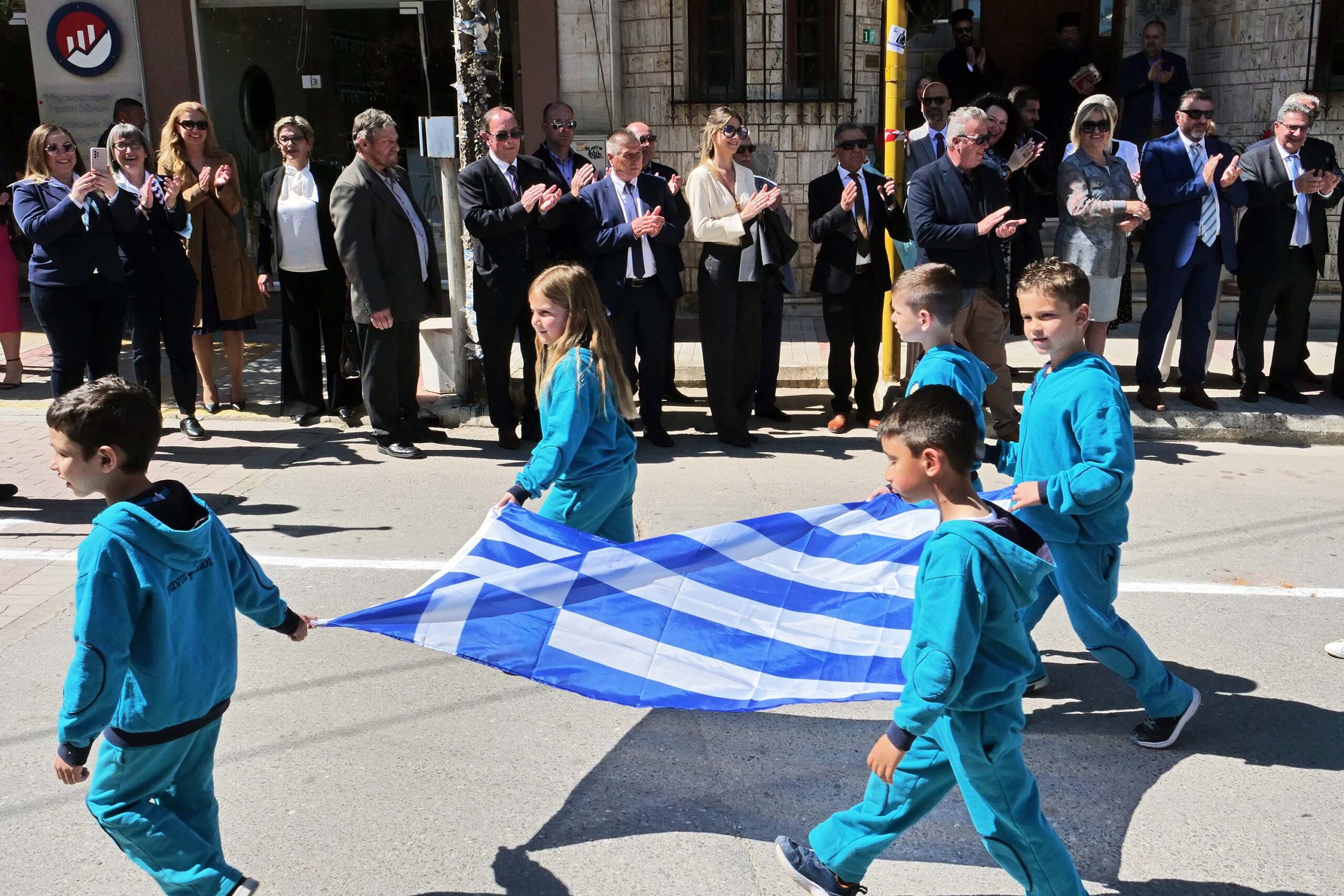 ΤΗΝ ΠΑΡΕΛΑΣΗ ΣΤΑ ΦΑΡΣΑΛΑ ΠΑΡΑΚΟΛΟΥΘΗΣΕ Ο ΣΩΤΗΡΗΣ ΒΟΥΛΓΑΡΗΣ - Paidis.com