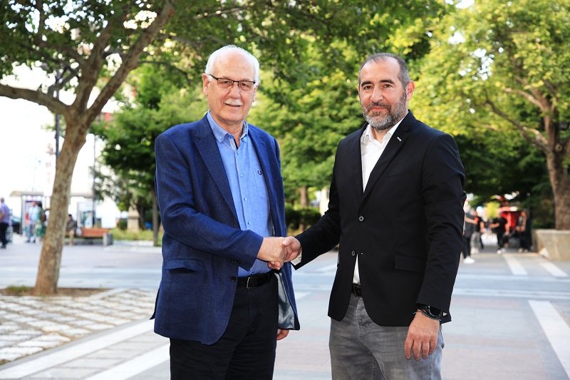 ΚΑΙ Ο ΝΙΚΟΣ ΝΤΑΛΑΚΑΣ ΜΕ ΤΟΝ ΑΠΟΣΤΟΛΟ ΚΑΛΟΓΙΑΝΝΗ! - LarisaNew