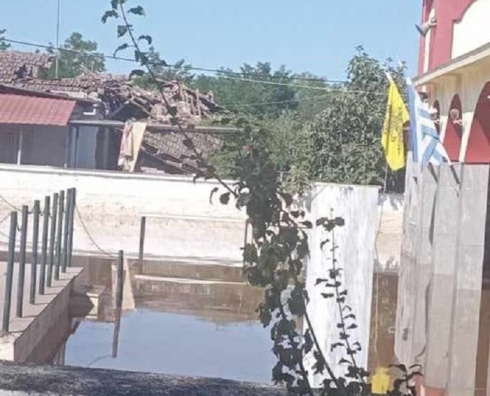 ΕΙΚΟΝΕΣ ΣΟΚ: ΓΚΡΕΜΙΣΜΕΝΑ ΣΠΙΤΙΑ ΣΤΟ ΠΛΗΜΜΥΡΙΣΜΕΝΟ ΚΟΥΛΟΥΡΙ ΛΑΡΙΣΑΣ ...