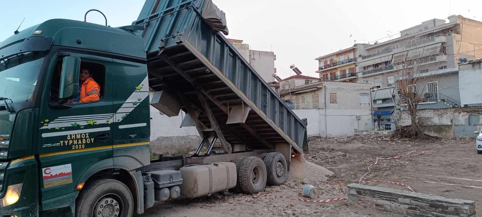 Με εργασίες εξπρές ο Τύρναβος απέκτησε ανοιχτό πάρκινγκ στο κέντρο της ...